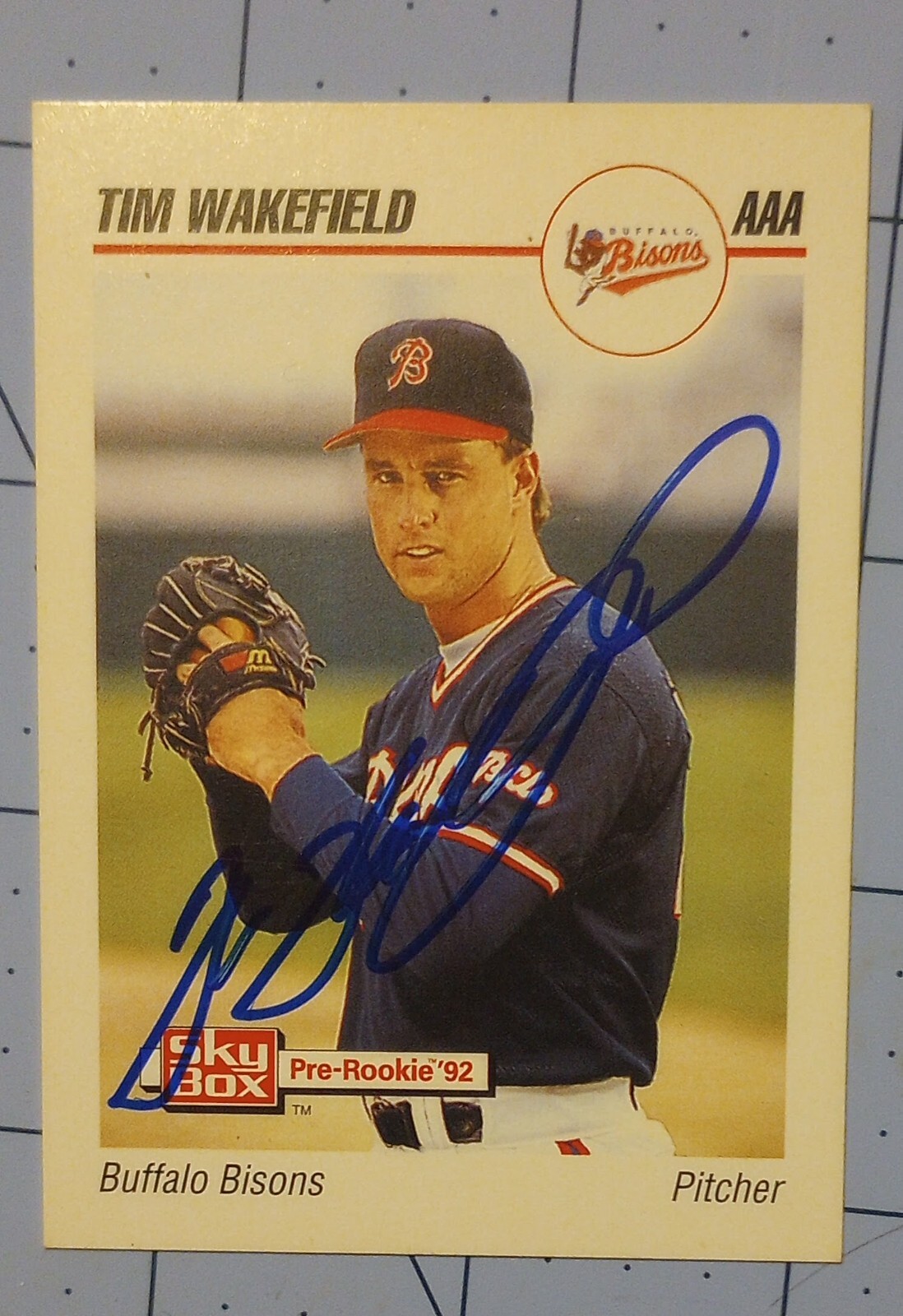1992 Skybox #20 Tim Wakefield (Bisons/Pirates) autographed baseball ...