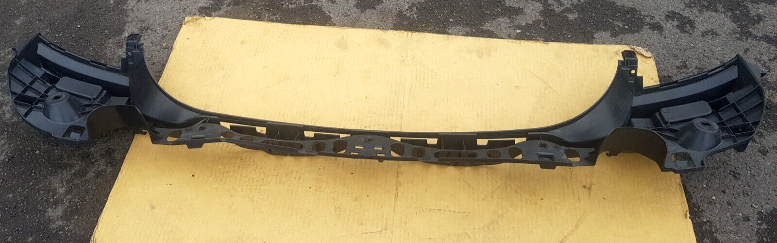 BMW 5 SERIES F10 REAR BUMPER CENTRE COVER BRACKET 51127331600..2010 ...