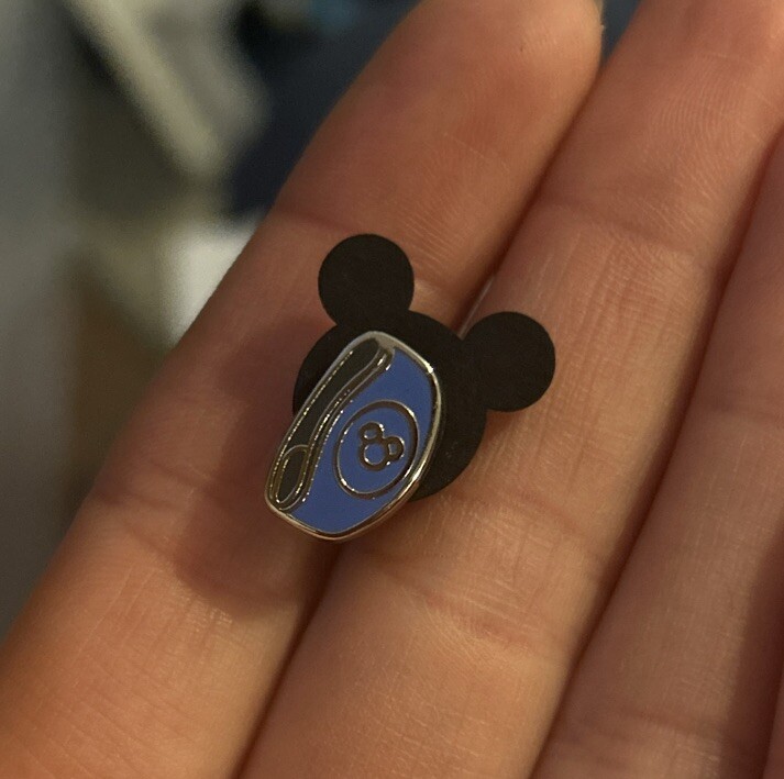 DISNEY PARKS PIN Tiny Kingdom Edition 1 Series 1 LR Pin Magic Band Blue ...