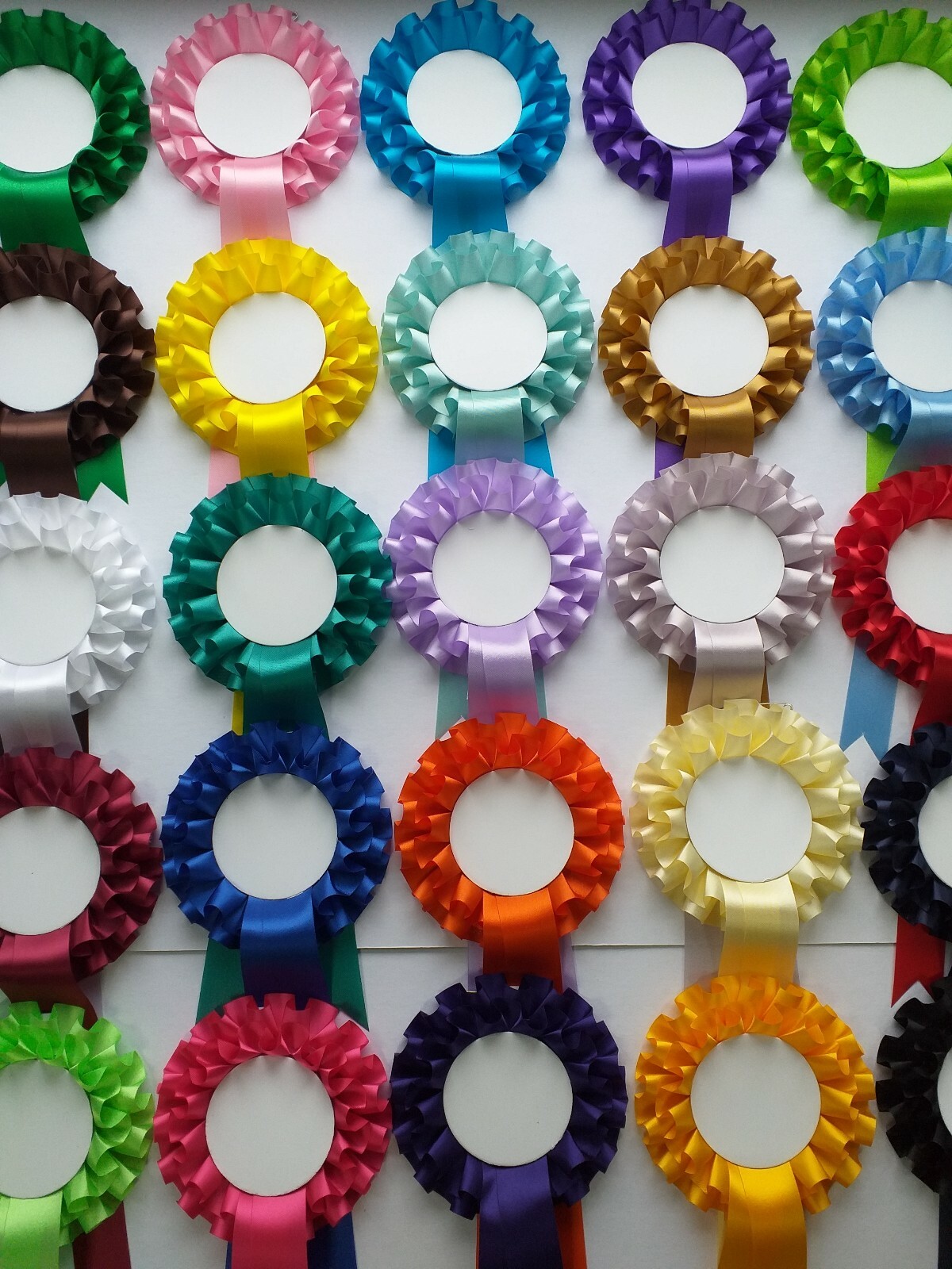 Blank Rosettes, 1 rosette - Personalise Yourself Plain White Centre 2 ...