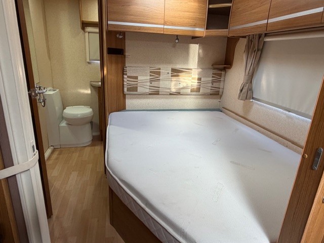 Bailey Pageant Sancerre 4 Beth Caravan with Fixed Bed and End bathroom ...