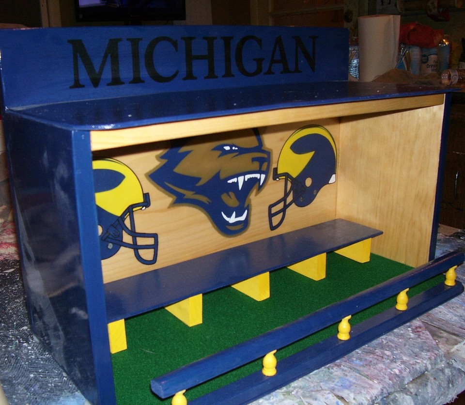 Michigan Wolverines bobble head display case felt floor shipped dis ...