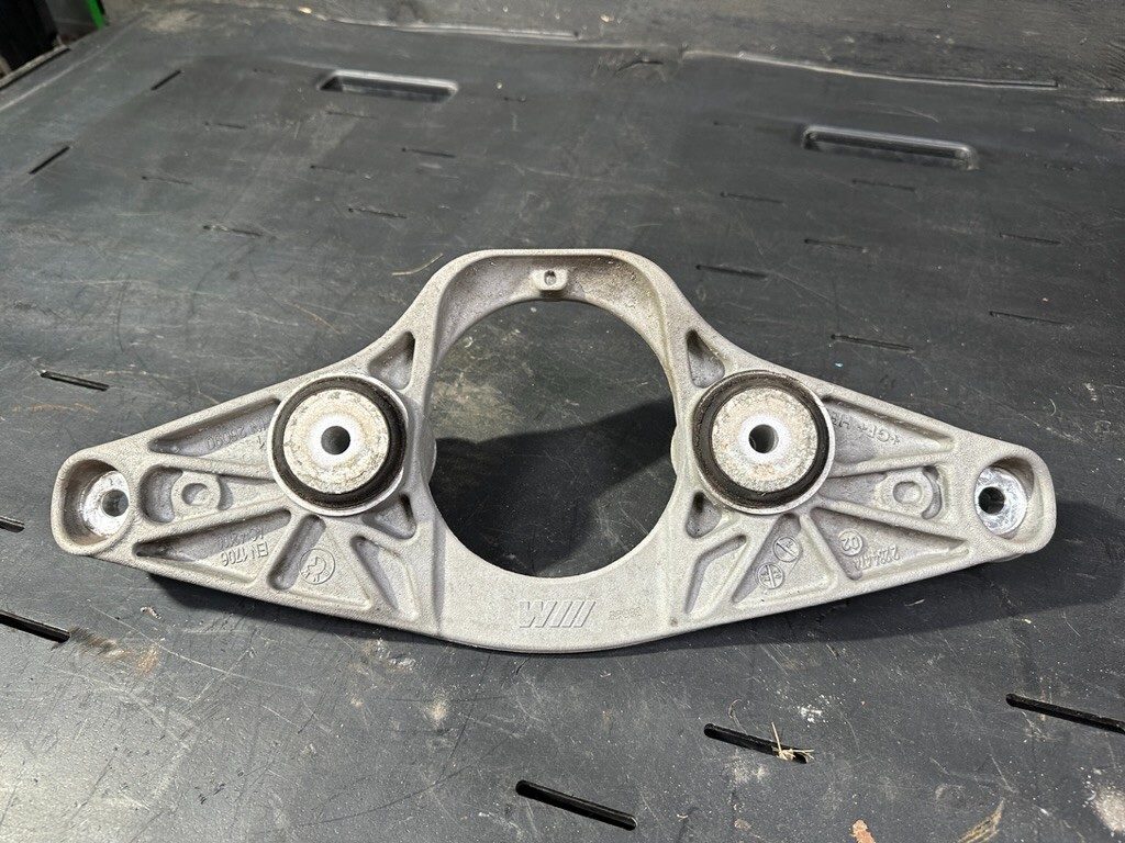 12-19 BMW F10 M5 F06 F12 F13 M6 REAR DIFFERENTIAL ADAPTER BRACKET ...