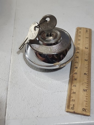 VINTAGE SEAL-TITE LOCKING GAS CAP SNAP ON CHROME PLATED #461 W/ 2 KEYS ...