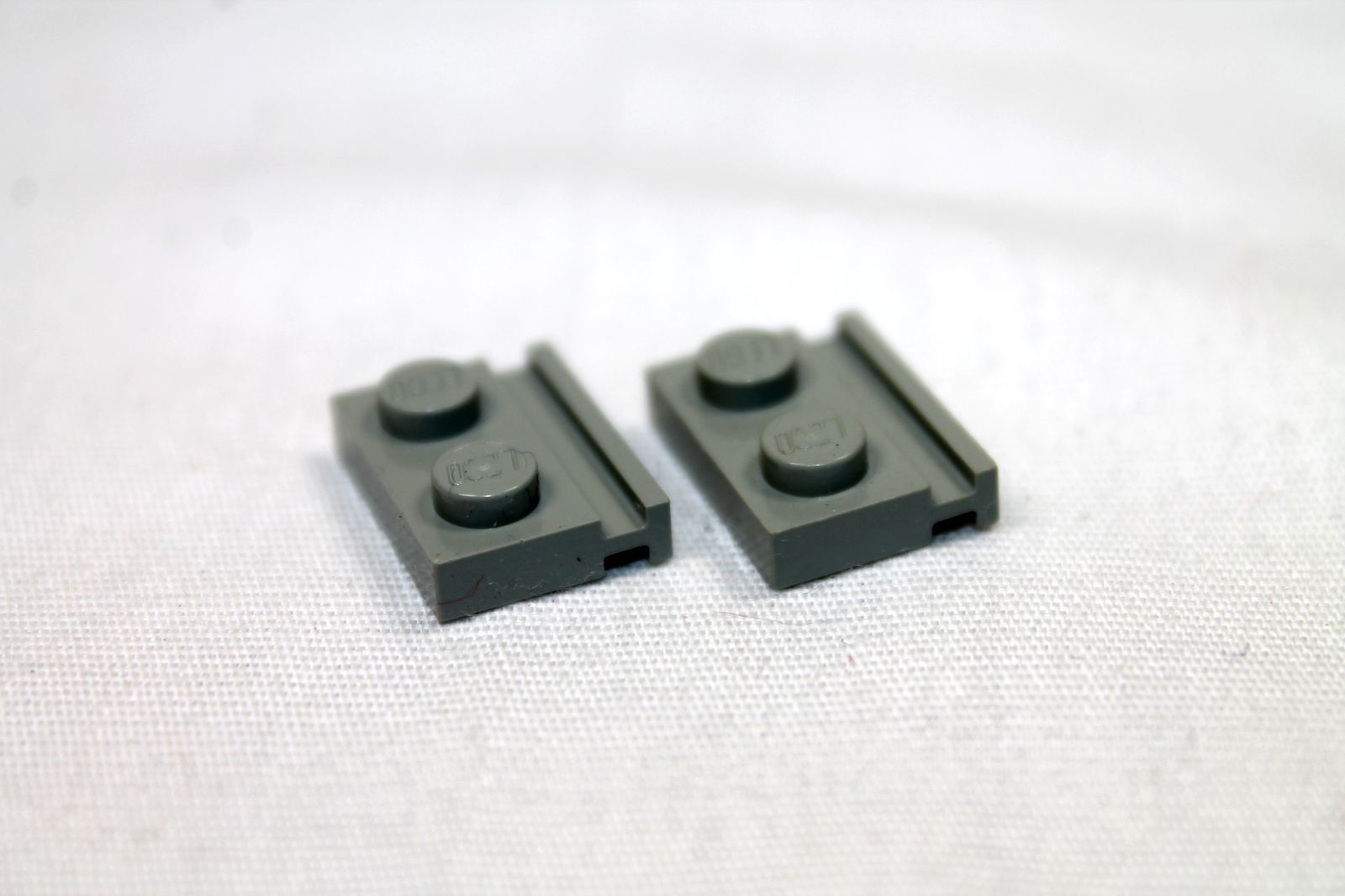 2x Lego 32028 Light Gray 1x2 Plate w/Door Rail (Mindstorms RCX Motor ...