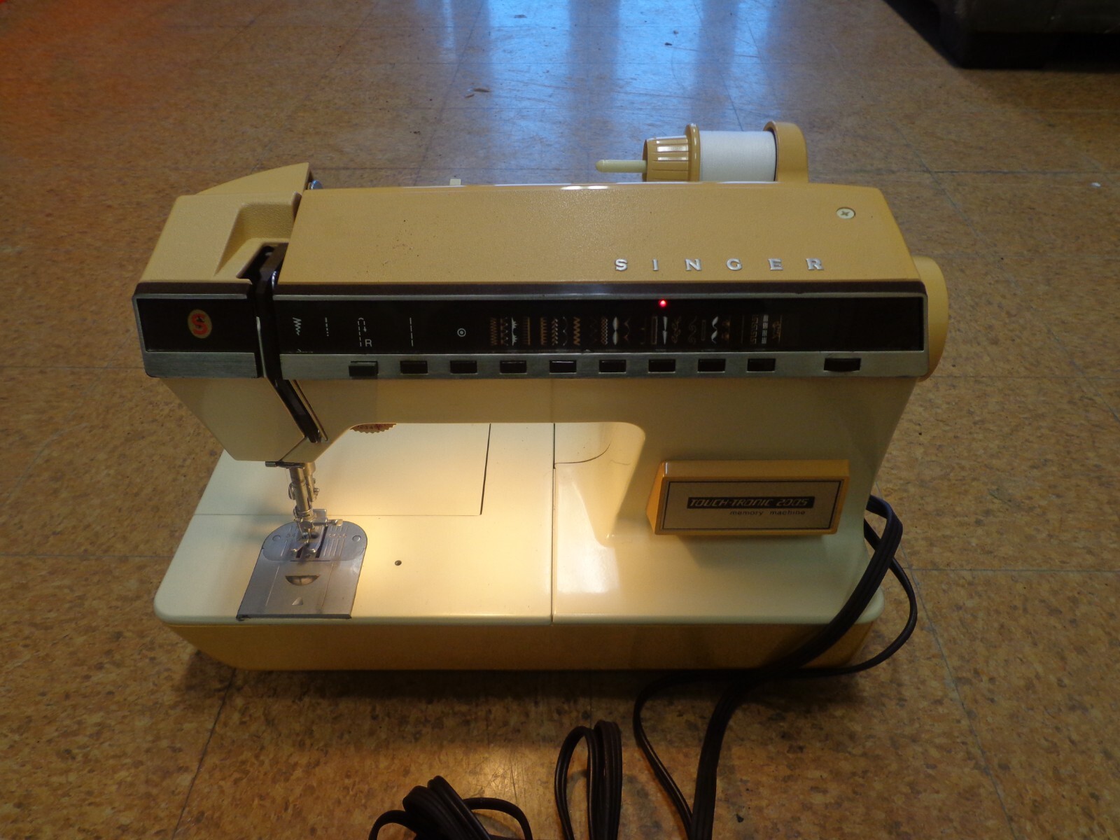 SINGER Touch-Tronic 2005 Memory Sewing Machine | eBay