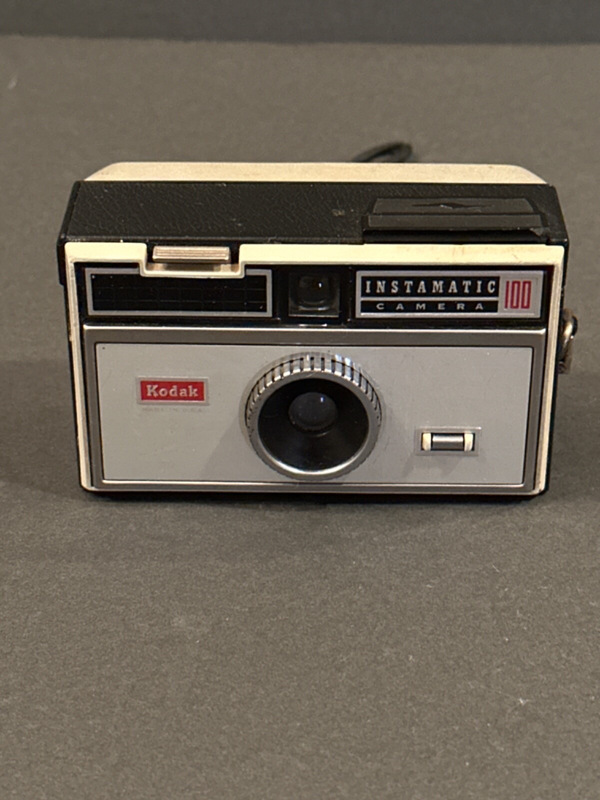 Vintage Kodak Instamatic 100 Camera Ventage Nice piece of our history ...