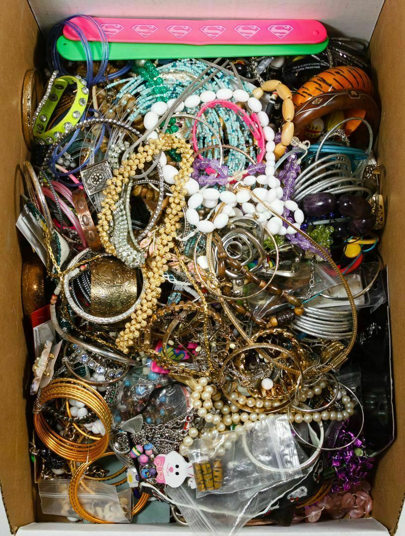 Vintage Now Jewelry Huge Lot Box 3 Pounds Junk Craft Wear Brooch Chains ...