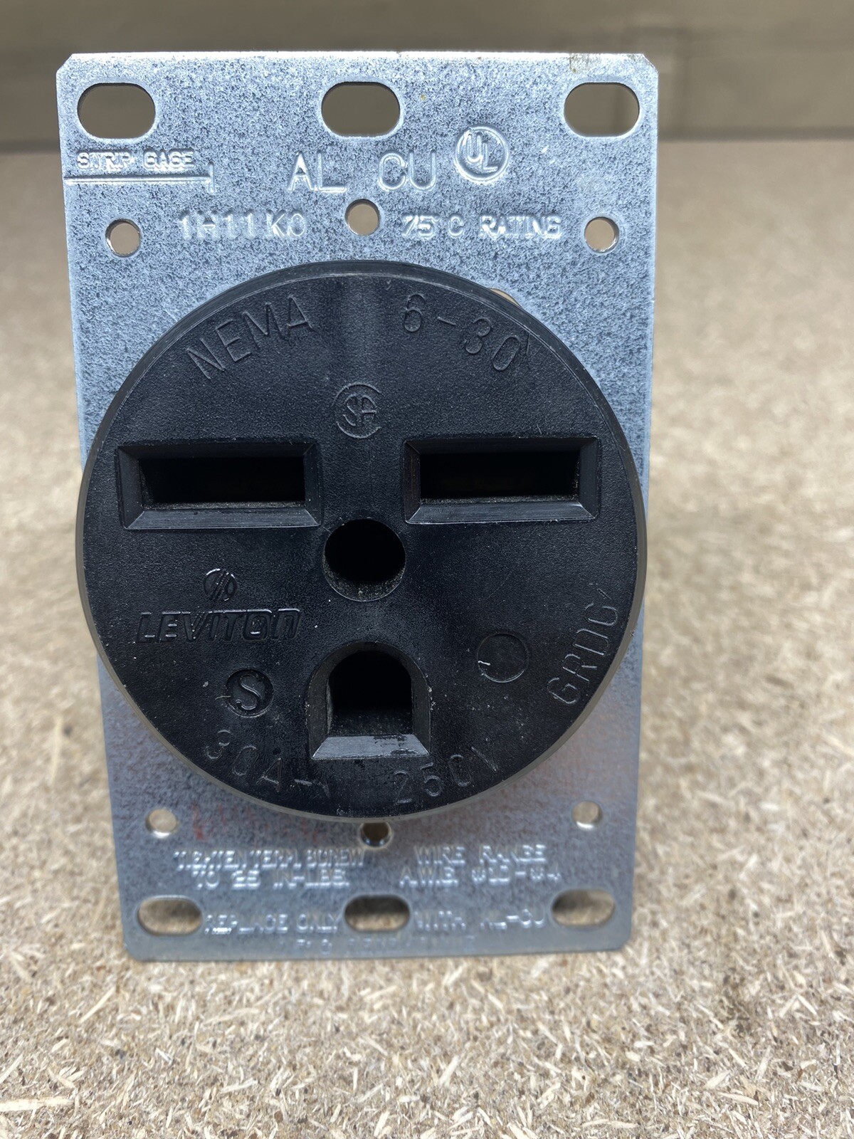 Leviton Nema 6-30 30 Amp 250V GRDG Receptacle | eBay