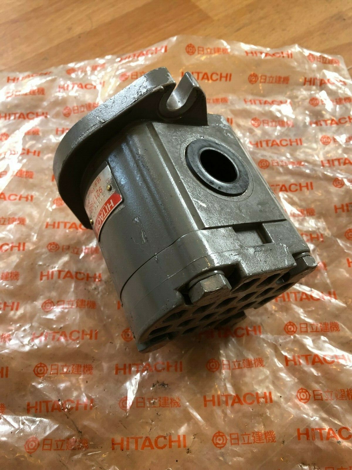 GENUINE HITACHI HYDRAULIC GEAR PUMP P/N 9217993 | eBay UK