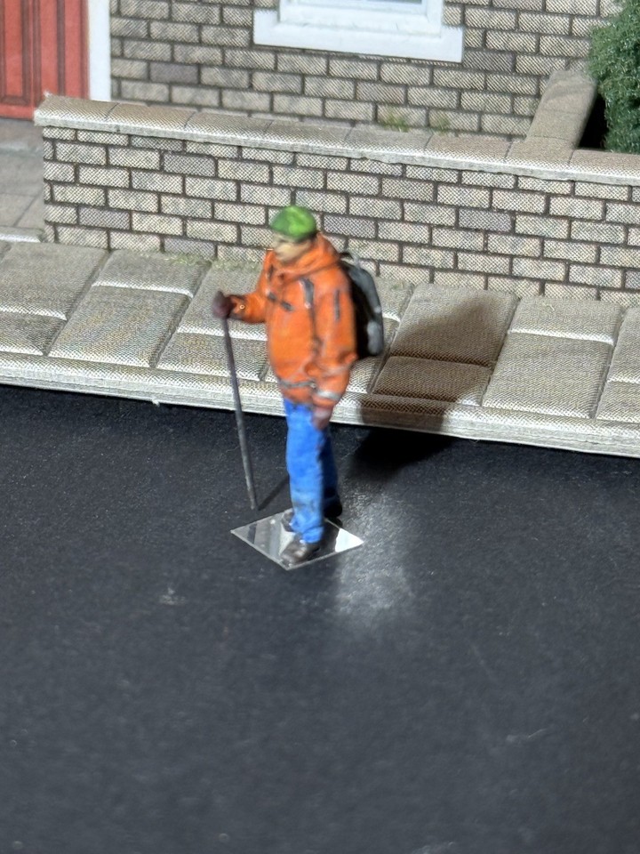 Scale3D OO SCALE 1/76 Scale . Hiker in hi viz cagoule ... Hand Painted ...