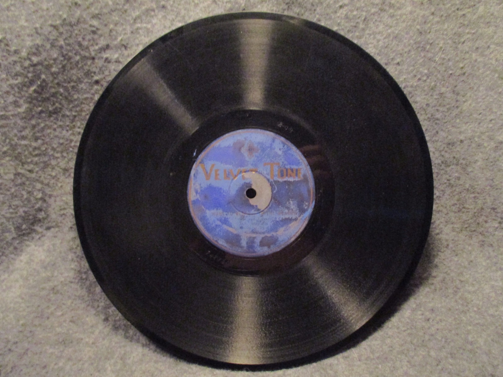 78 RPM 10" Record Walter Cummins Huggable Kissable You Velvet Tone ...