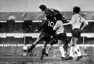 Liverpool's Larry Lloyd climbs above teammate John Toshack to - 1972 ...