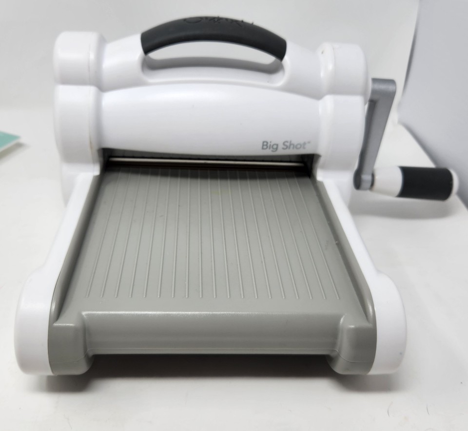 Sizzix Big Shot Embossing Machine - White/Gray With Plates | eBay