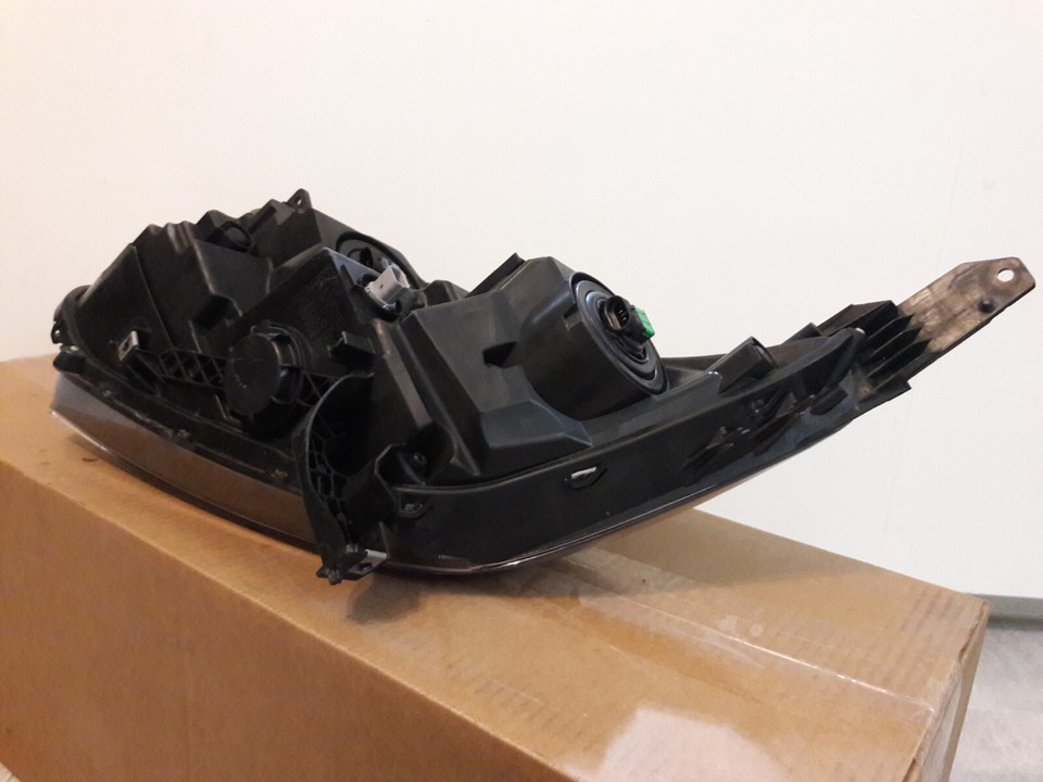 Honda CRV Headlight Right Side 2017 2018 2019 2020 2021 OEM 33100TLAA01 ...