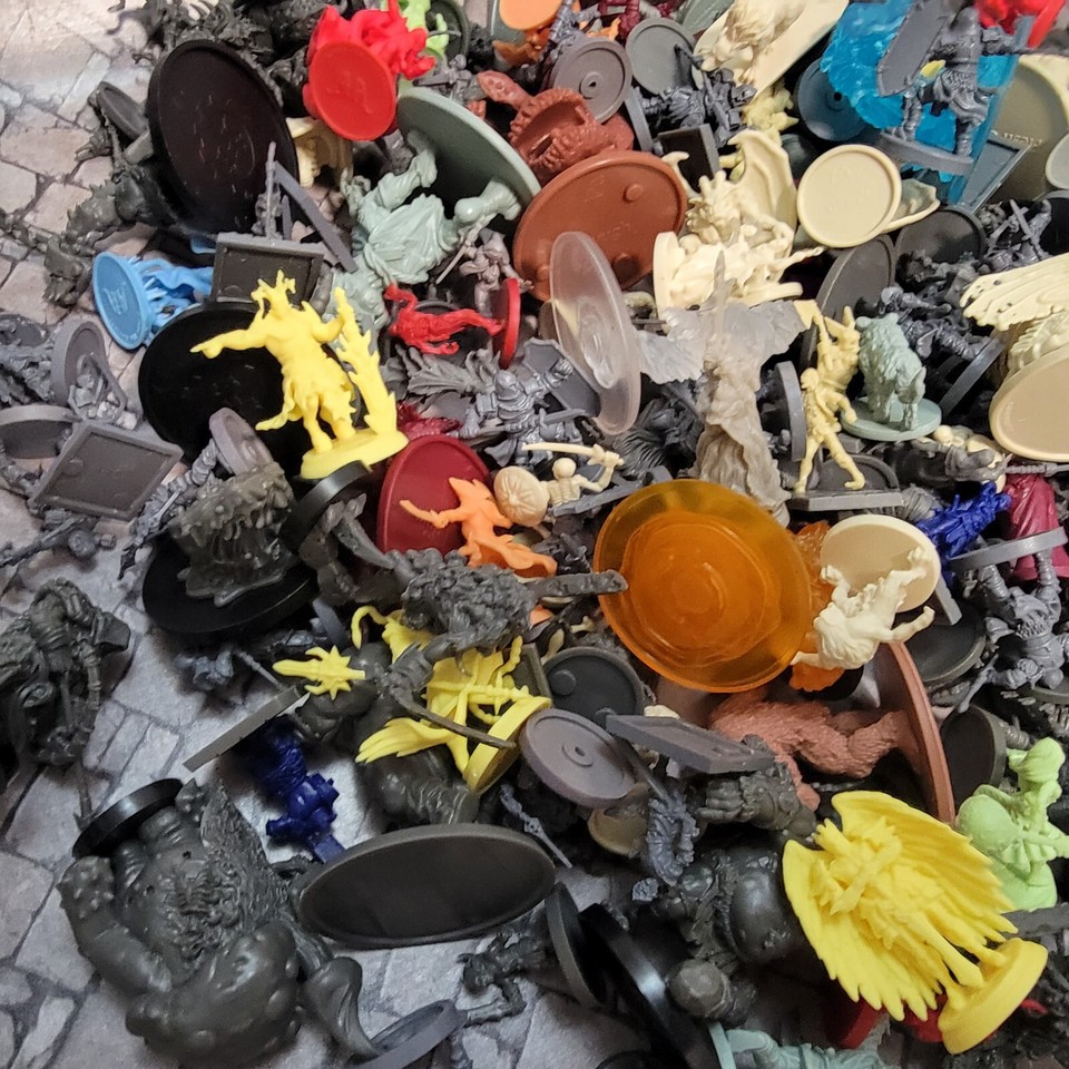 20 Piece Lot - Dungeons and Dragons Marvelous Miniatures lot 28mm-32mm ...