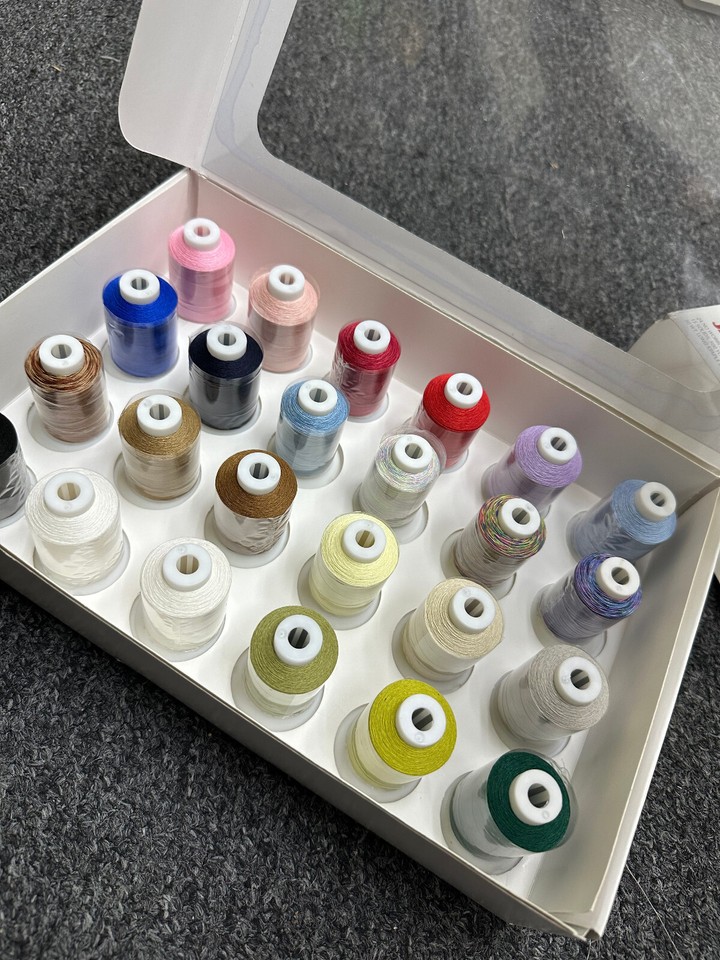 Janome Iris Cotton Quilting Thread Set Lot 24 spools 15 Solids & 9 ...