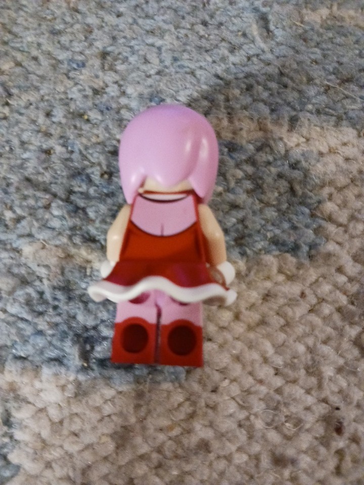 AMY ROSE LEGO MINI FIG FIGURE sonic the hedgehog sega genesis skirt ...