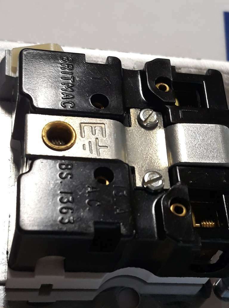 BRITMAC BS 1363 13A SOCKET COMPLIES WITH BS1363 EXCEPT FOR PLUG ENTRIES ...