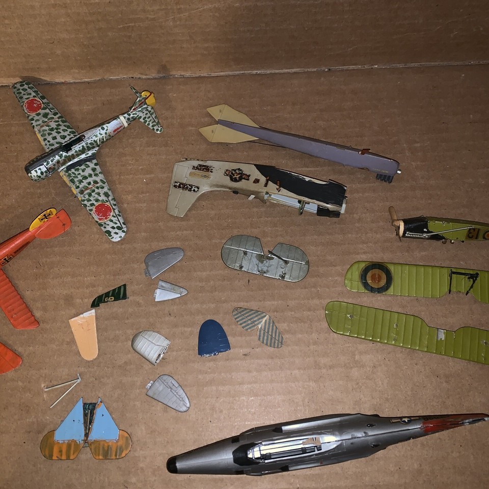 Vintage Lot Of Plastic Model Plane Parts And Pieces (Lot P147) | eBay