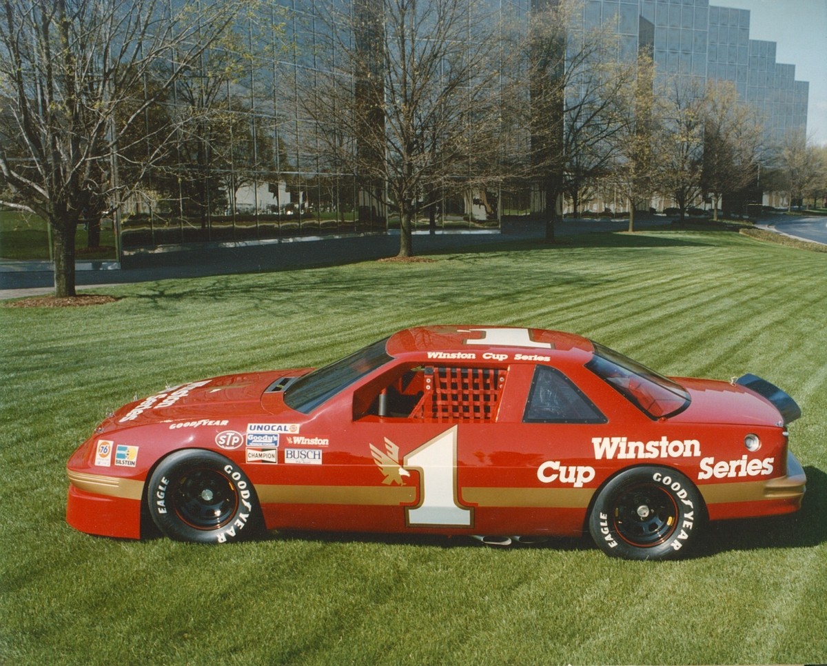 Nascar Vintage Photography 1970 SUPERBIRD Petty NASCAR Racecar Muscle