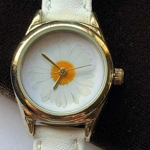BAY STUDIO White Daisy Floral Face WATCH Gold tone White Leather Band ...