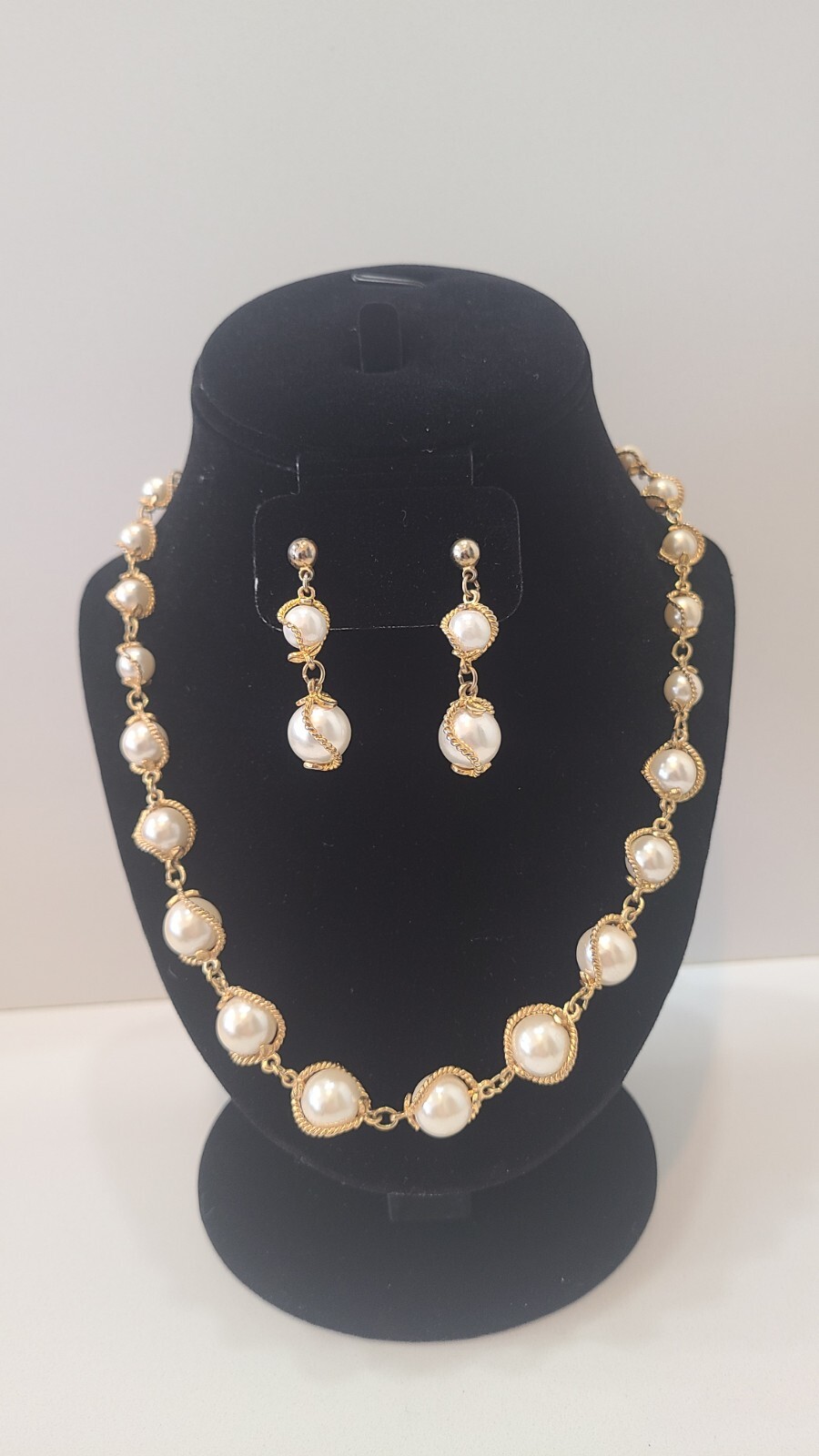 The Windsor Collection VINTAGE Pearl and Gold Jewelry… - Gem