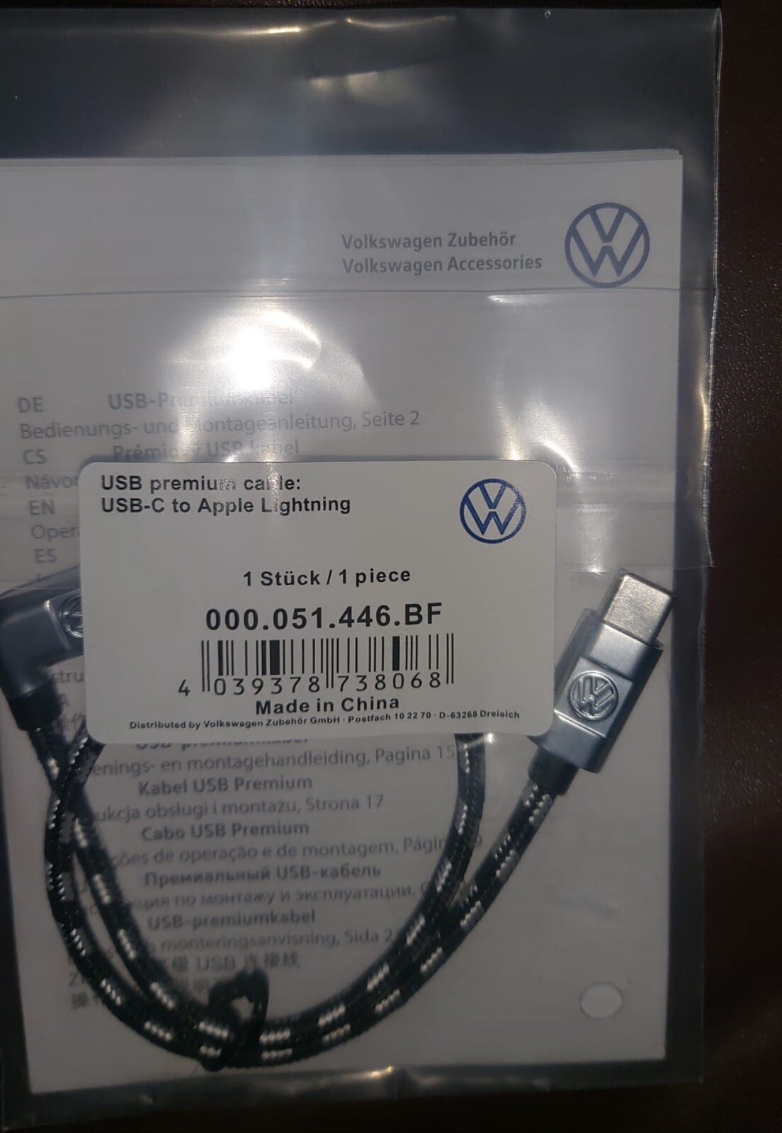 Volkswagen+USB-C+to+Apple+Lightning+Premium+Cable%2C+30cm ...