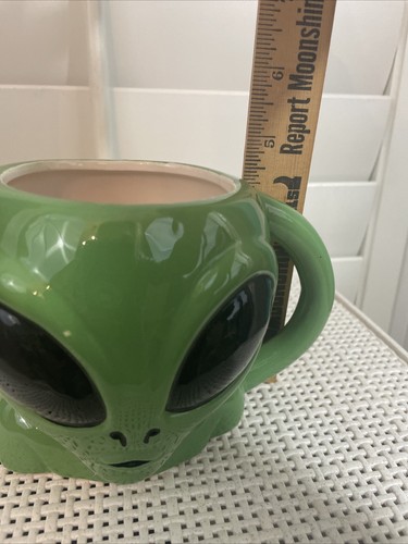 Green Alien Cartoon Novelty Mug: Ceramic Cute Coffee Mugs & Tea Cup See ...