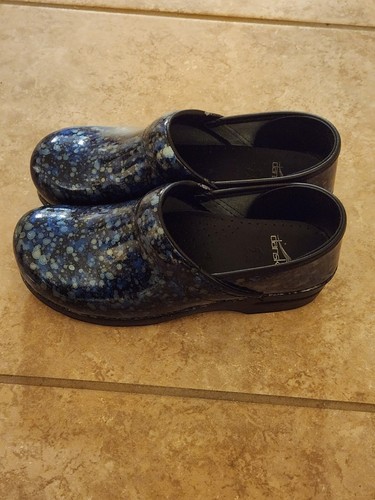 Dansko Nurse Clog Paint Splatter Slip On 41/US 9 Blue Silver Patent ...