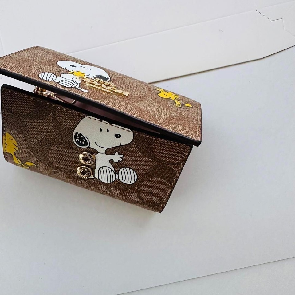 COACH x Peanuts 5 Key Case Snoopy Signature Smart Key CF250 outlet New ...