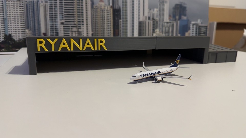 Ryanair Stansted Hangar (LED) 1:400 Diorama Model - AviationWorld360 ...