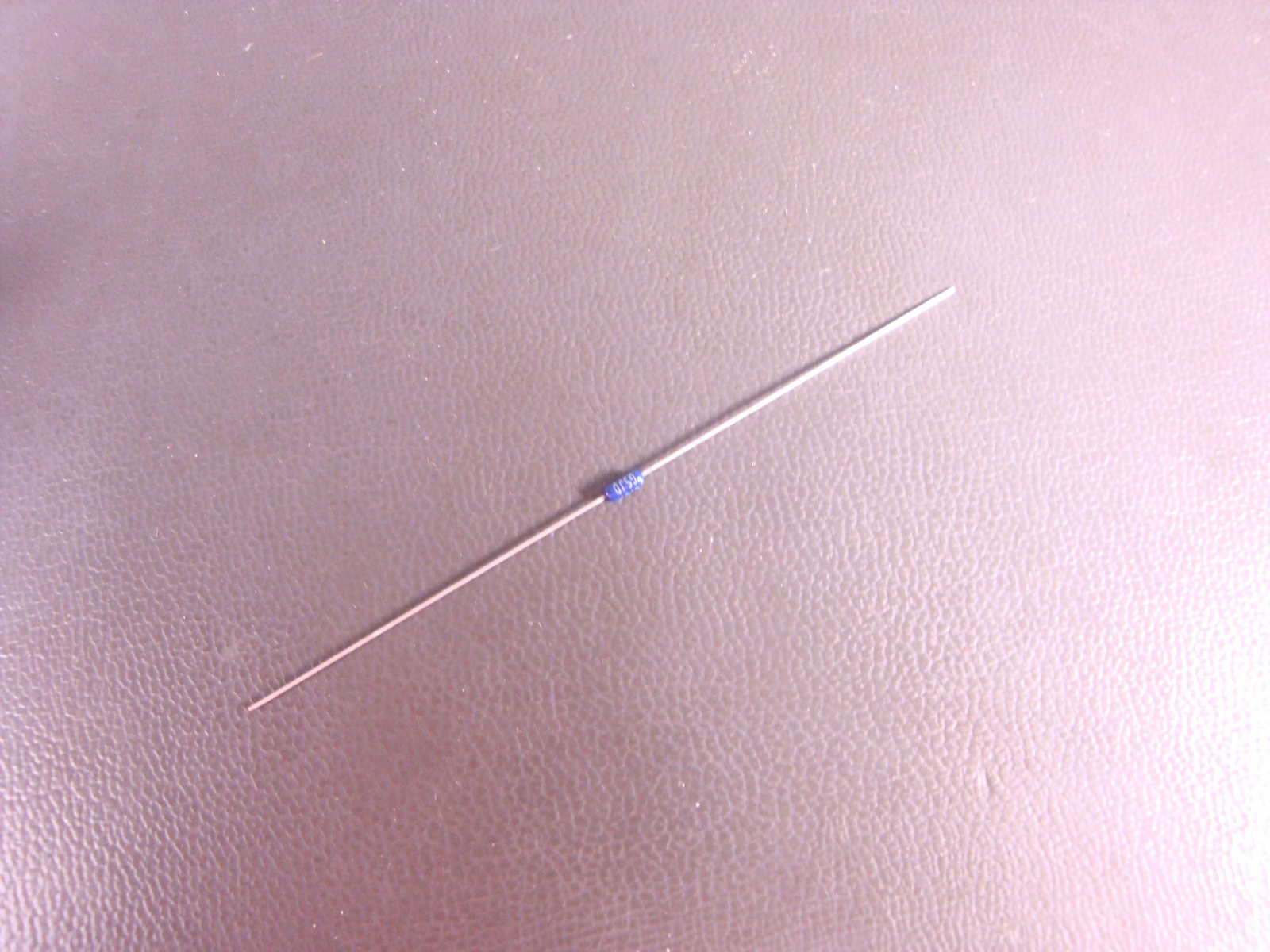 Lot of 2 RLR05C2701GS Vishay Metal Film Resistor 2.7k 2700 Ohm 2% 125mW ...