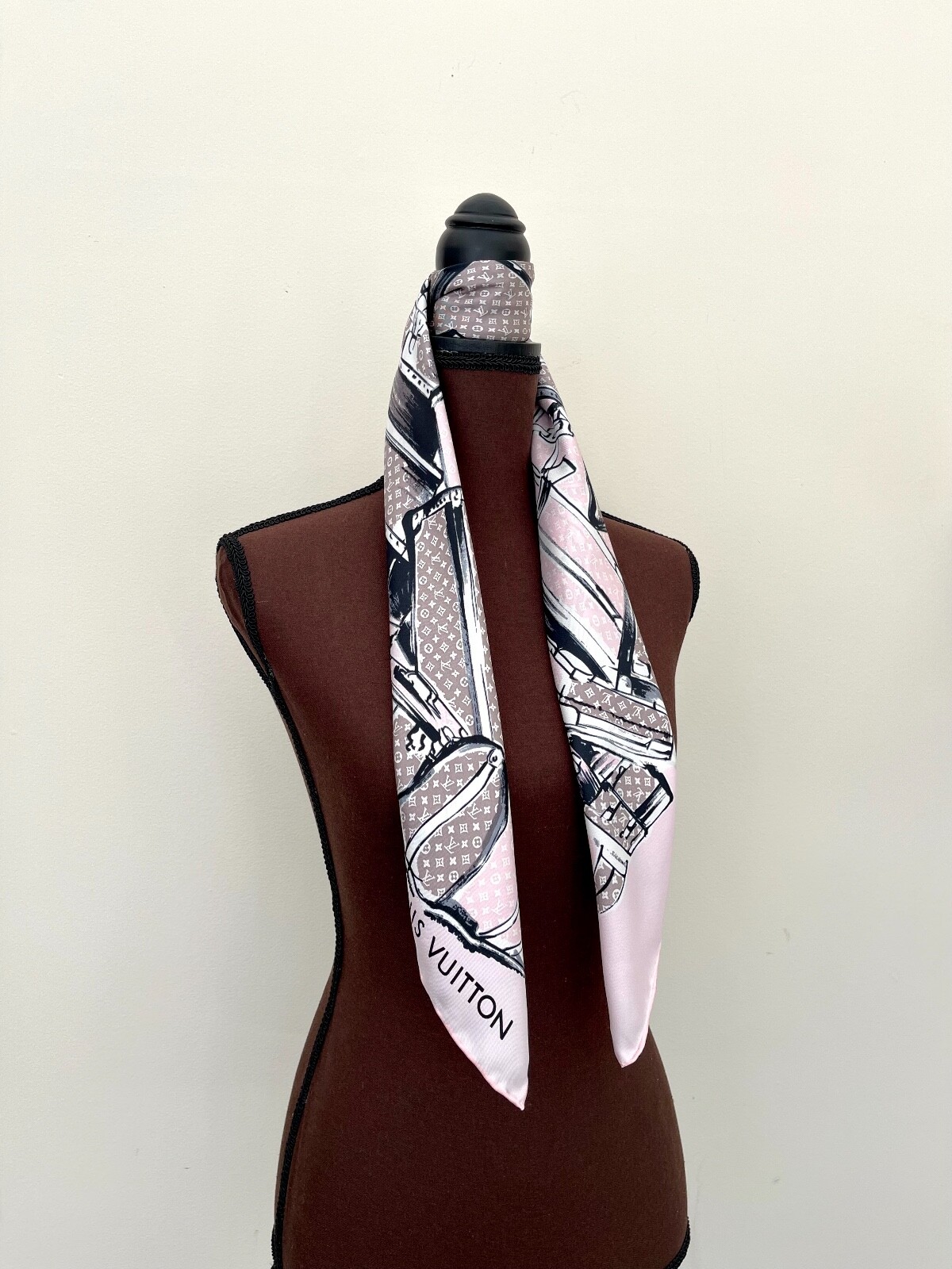 New Louis Vuitton Scarf Monogram Classic Trunks Luggage Pink Beige Silk ...