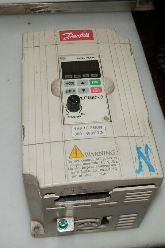 DANFOSS 176F7312 AC DRIVE W/ VLT MICRO KEYPAD 1 HP .75 KW 380-480 VAC ...