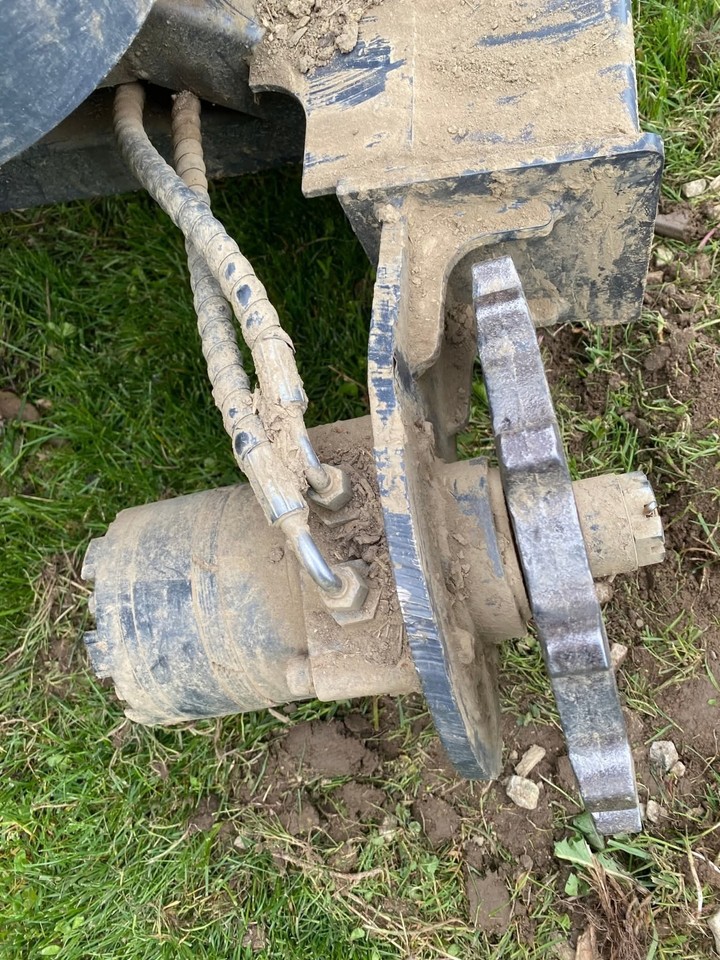 China Mini Excavator Drive Motor Reinforcement Brackets With Tie Down ...