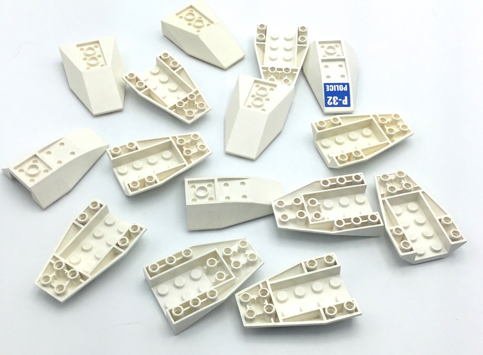 LEGO LOT OF 15 WHITE BOAT HULL PIECES FRONT END INVERTED SLOPED BRICK ...