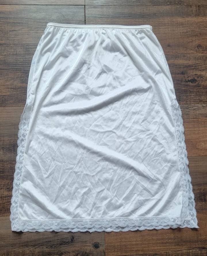 Vintage Mel-Lin White Nylon Half Slip Lace Trim - Med… - Gem