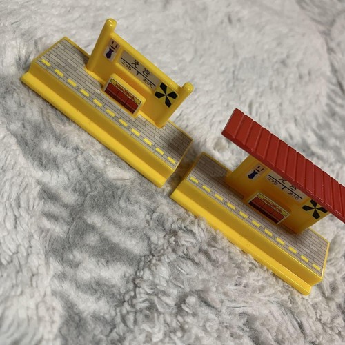 Thomas & Friends Capsule Plarail Wind-Up Drive Station Staff Signal Set ...