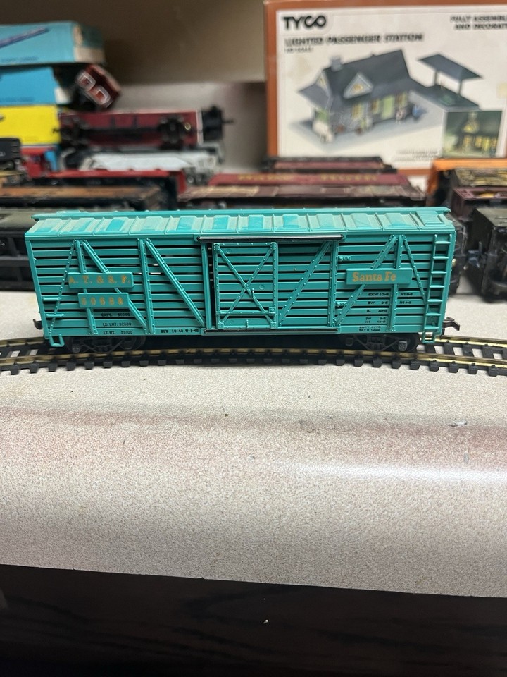 Lot of 20 Mixed HO Gauge Rolling Stock Train Cars (Boxcars, Flatcars ...