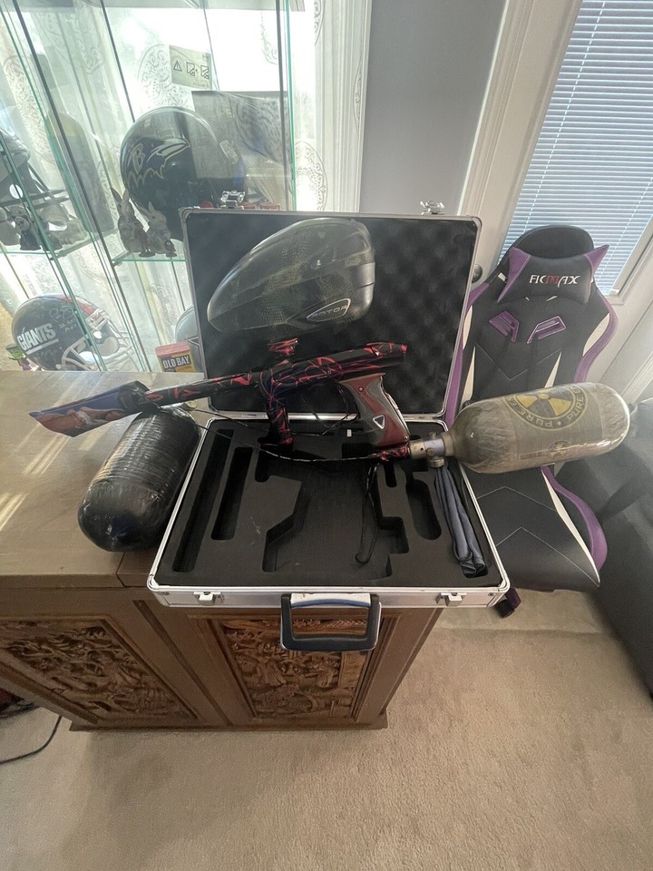 Luxe Paintball gun Black And Red Splash-With Two 4500psi Tanks And Dye ...