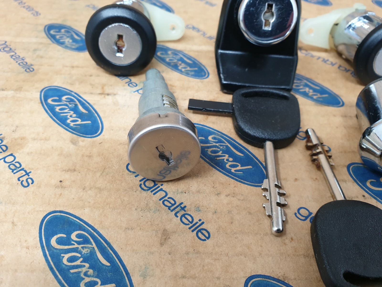 GENUINE FORD ESCORT MK4/SIERRA MK2 COMPLETE LOCK SET ( NEW ). CHUBB 86/ ...