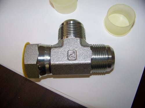 Parker Hydraulic Fitting Swivel Nut Run Tee 1" x 1" Swivel x 1" Steel ...