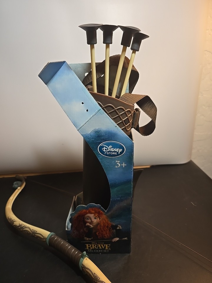 Disney Store Exclusive Brave Merida Bow & Quiver Toy Archery Set Arrows ...