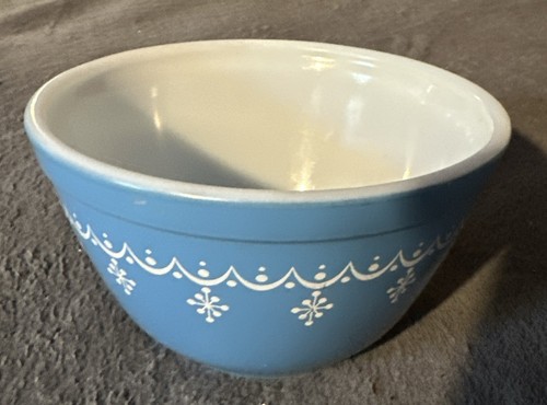 Vintage Pyrex 401 Snowflake Blue Garland Mixing Nesting Bowl Ovenware 1 ...