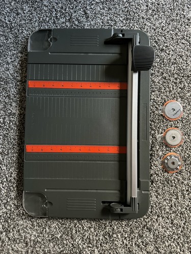 FISKARS Desktop Cutting Board Paper Cutter Rotary Blade 12" w ...