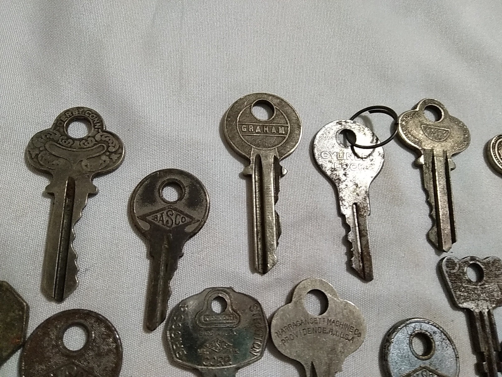 ANTIQUE 13 RARE Assorted Keys Lot 6 BASCO, DERBY.CONN GRAHAM, YMD ...