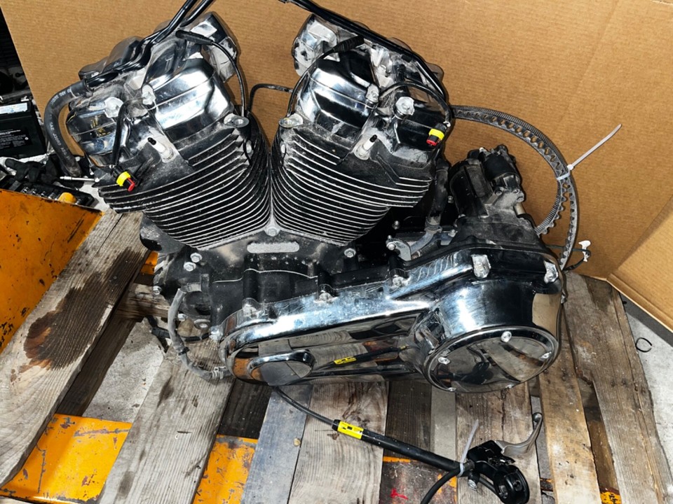 17-22 Harley Davidson FLDE Softail 107 M8 Complete Engine Motor Tran ...
