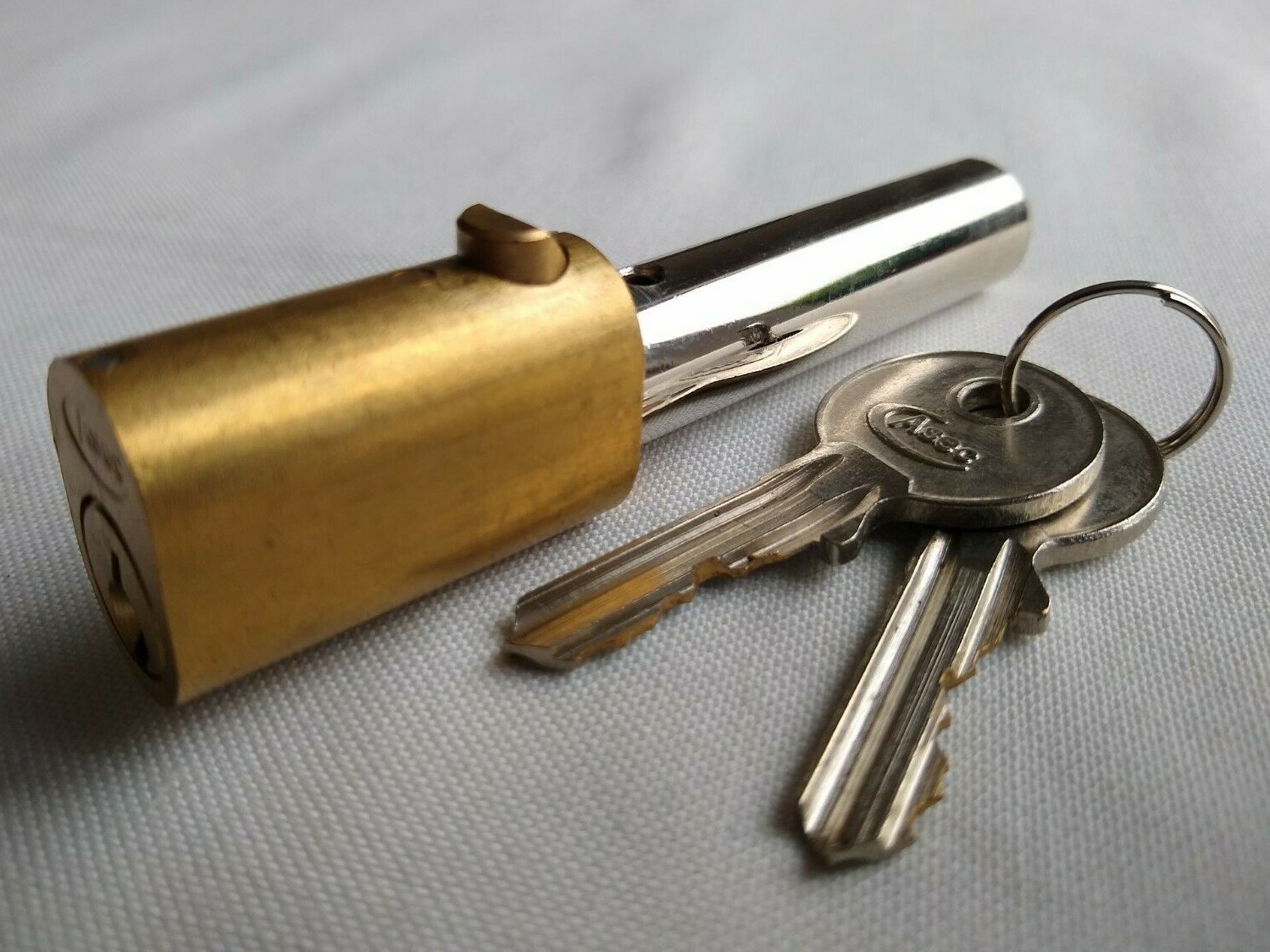 AS1994 ASEC Oval Polished Brass Bullet Lock 55mm bolt 2 keys Keyed ...