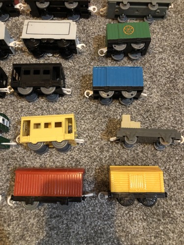 Thomas Trackmaster HUGE LOT of Coaches and Box Cars 20 cars! | eBay